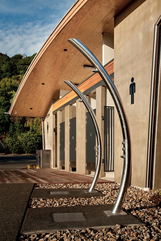 Coastal gem: Sumner Surf Lifesaving Club | Architecture Now