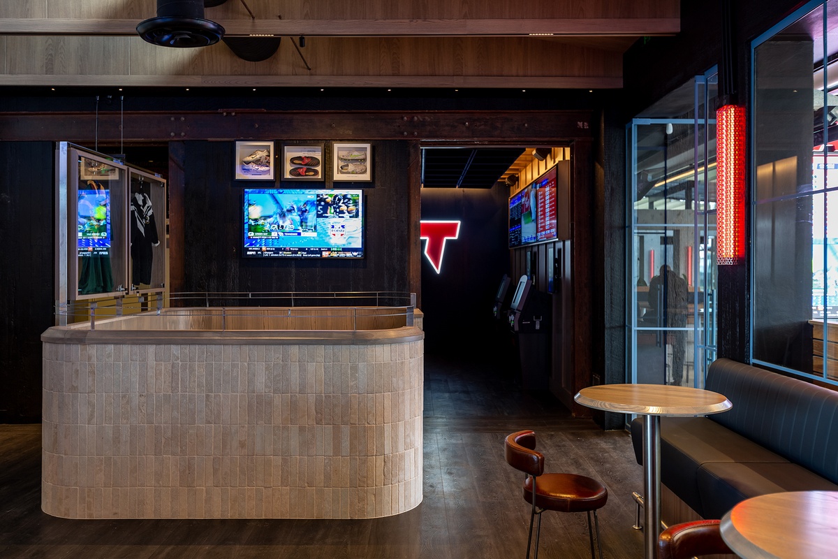 A modern take on a sports club lounge | Architecture Now