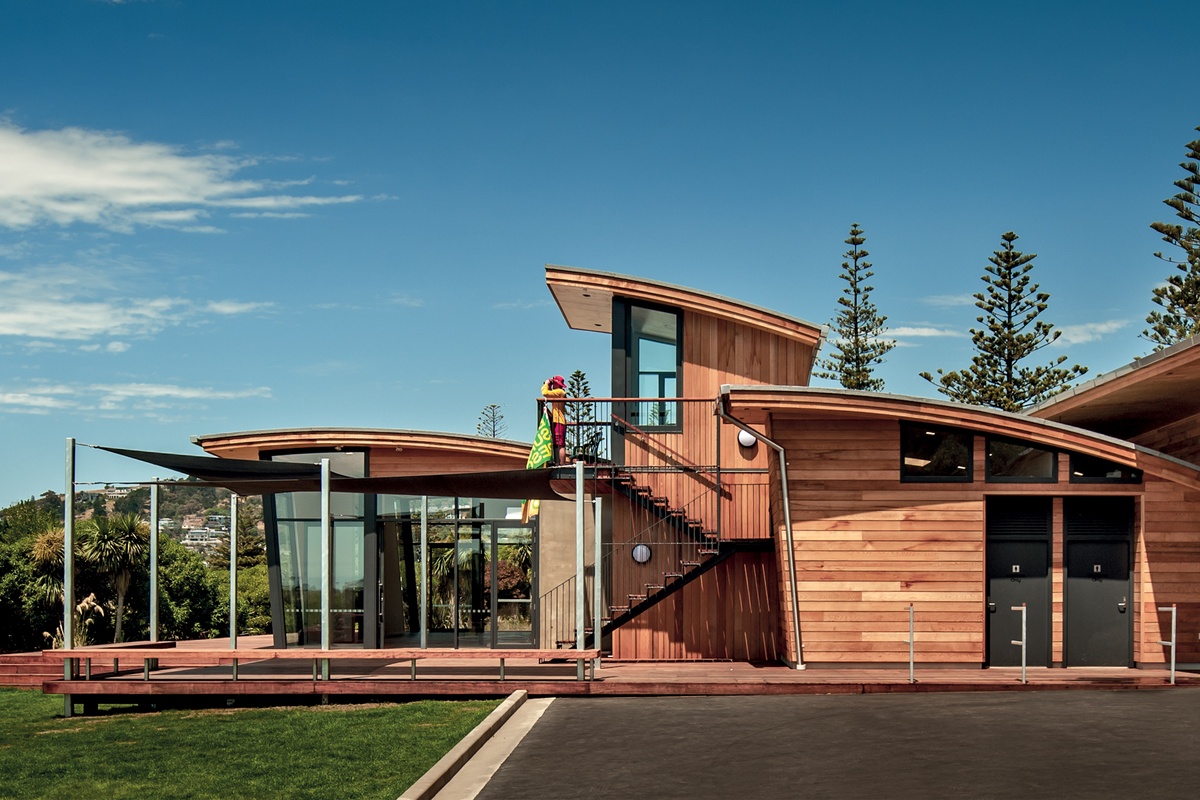 Coastal gem: Sumner Surf Lifesaving Club | Architecture Now