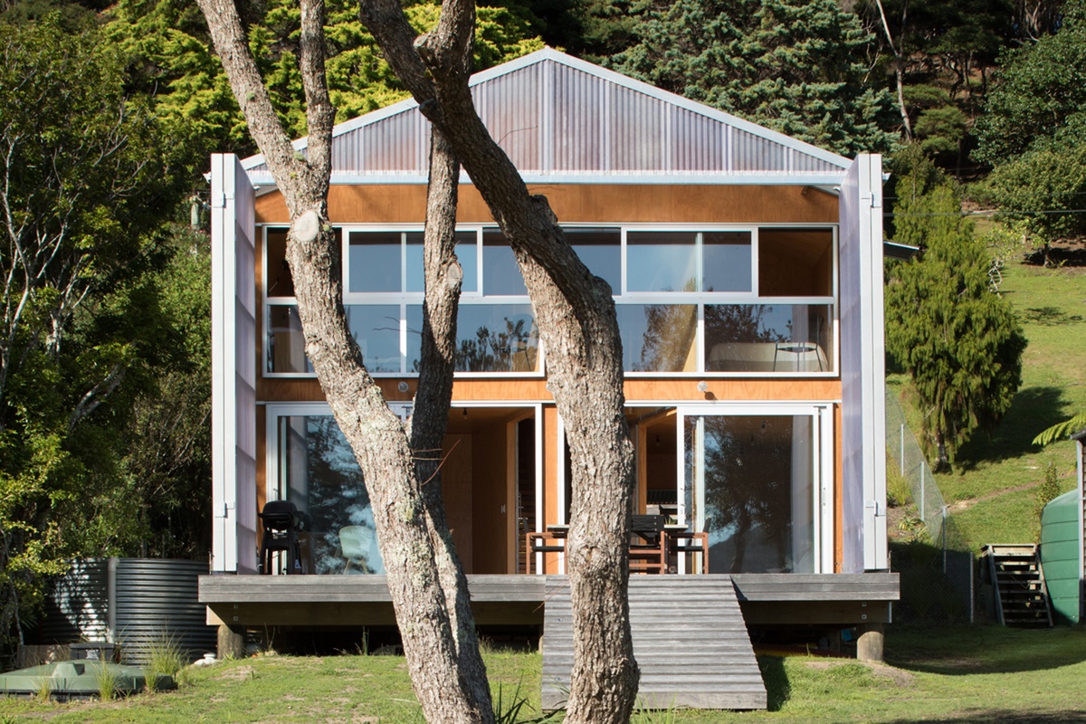 Boat shed on the bay | Architecture Now