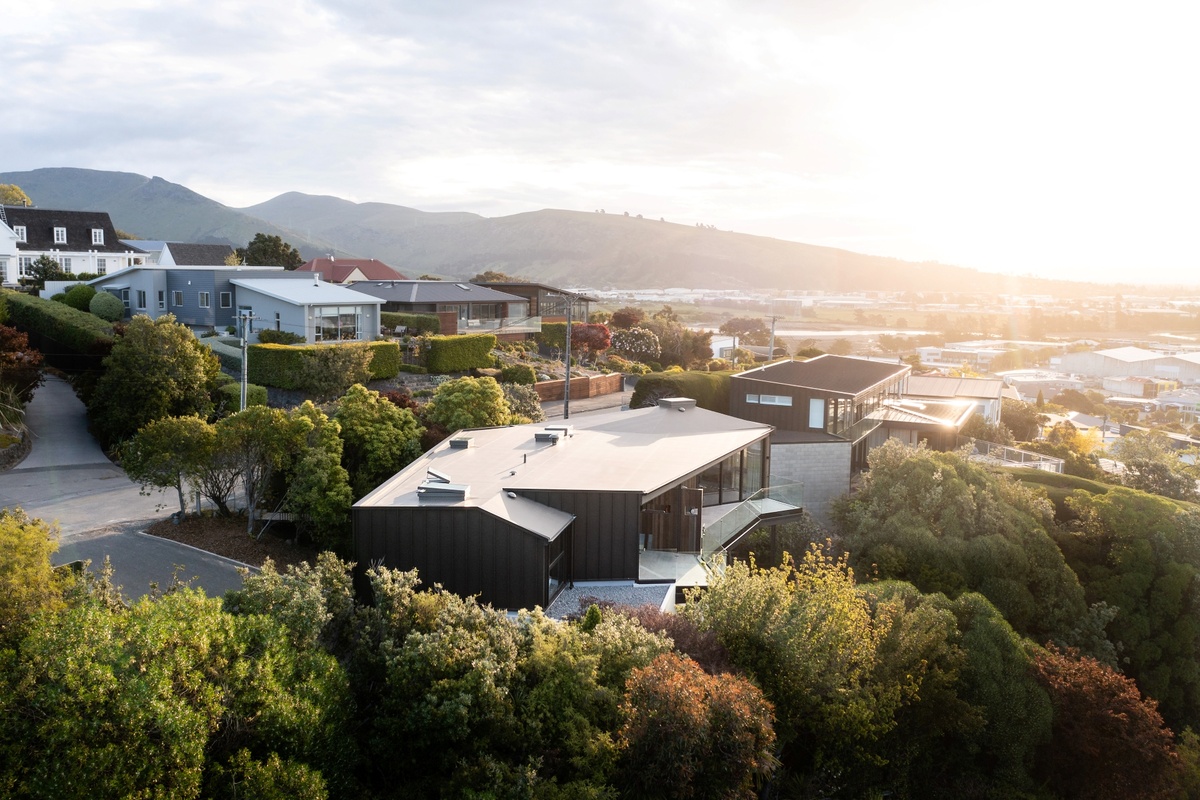 Perched high on the Port Hills | Architecture Now