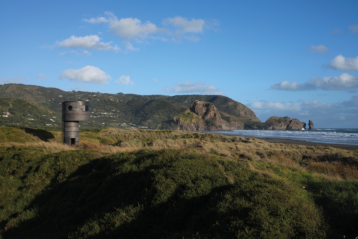 Sand-hills sentinel: Te Pae North Piha Lifeguard Tower | Architecture Now