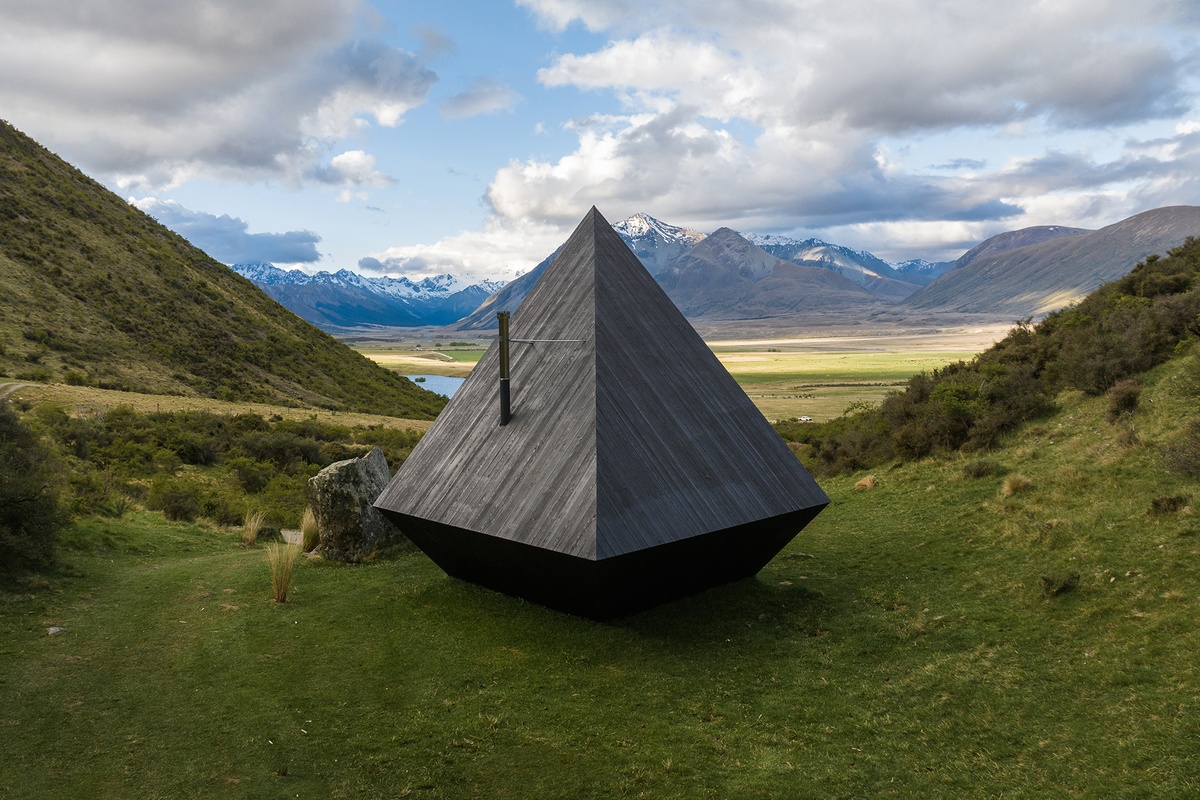 A striking peak for fine dining | Architecture Now