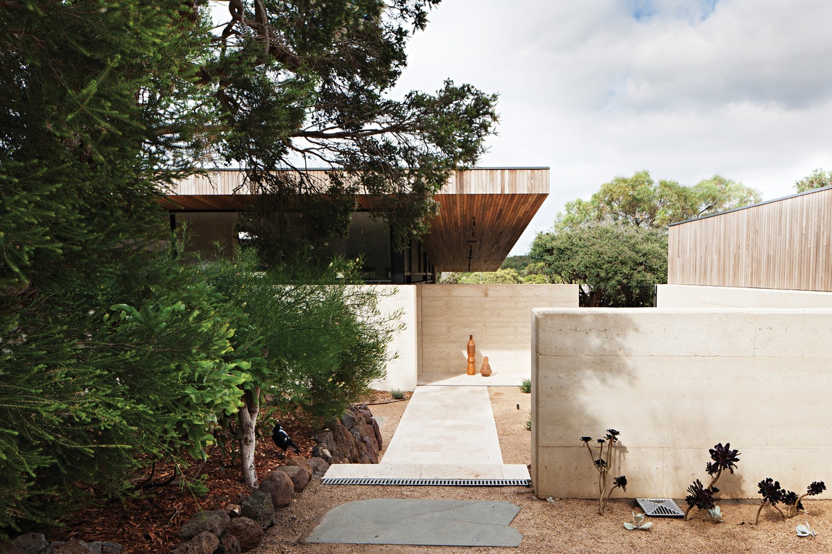Of its place: Layer House | Architecture Now