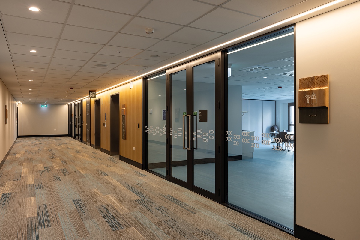 Warm walls and good manners | Architecture Now