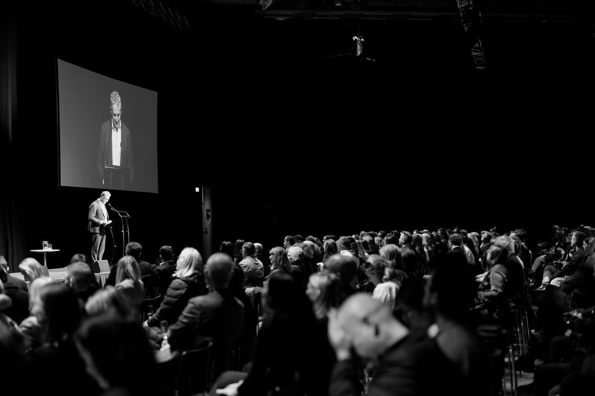 Garvey Cup presented to David Waters of APL | Architecture Now