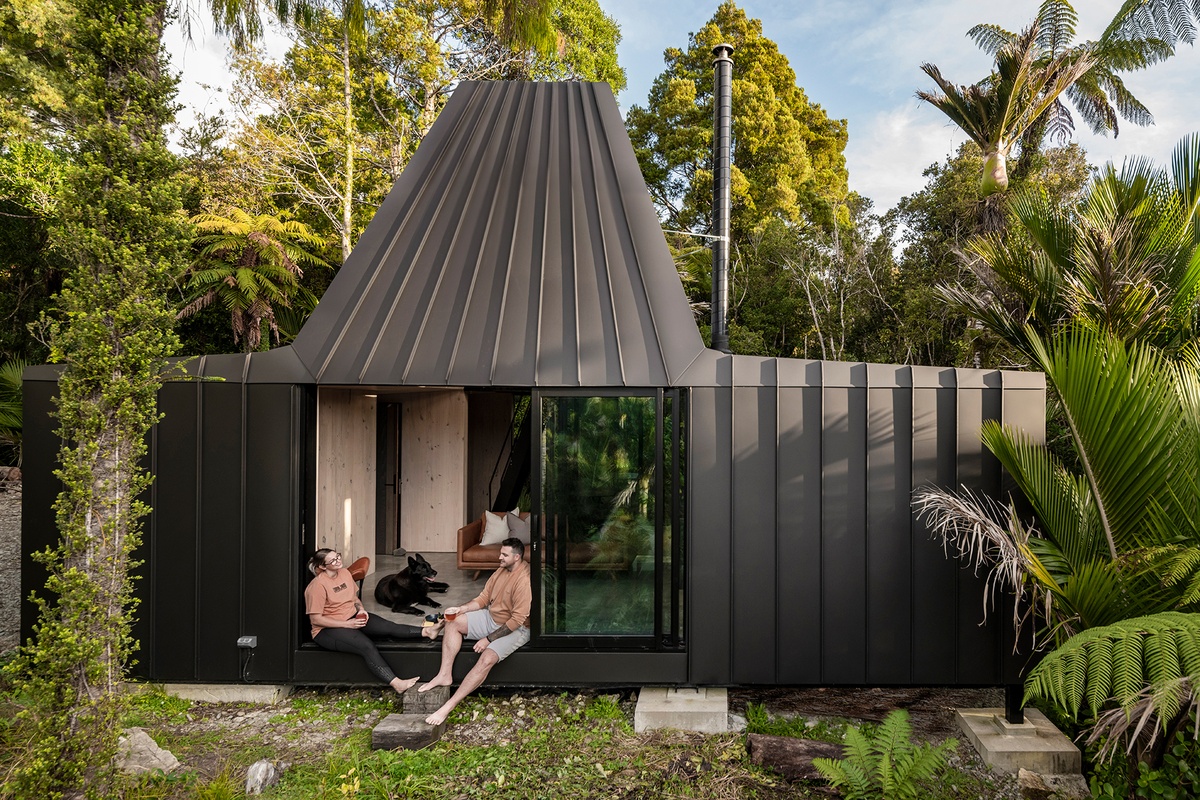 West Coast hut wins Supreme Award | Architecture Now