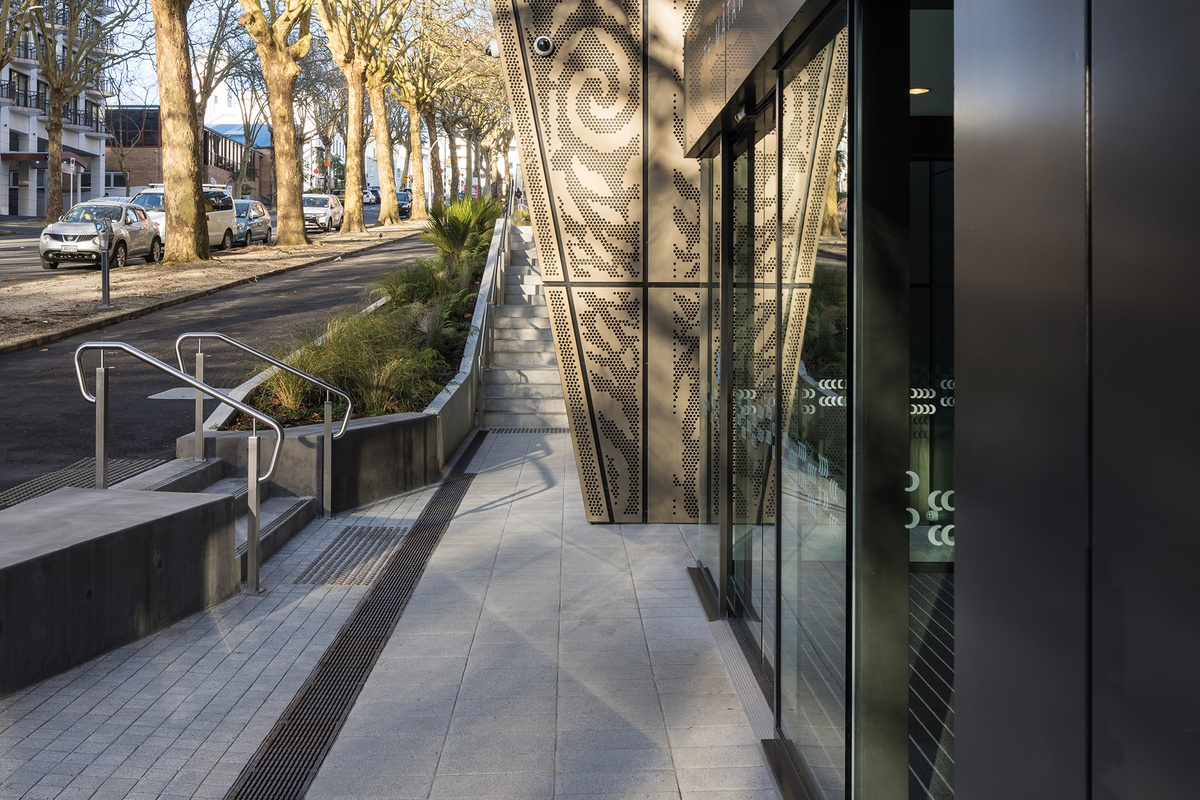 Warm walls and good manners | Architecture Now