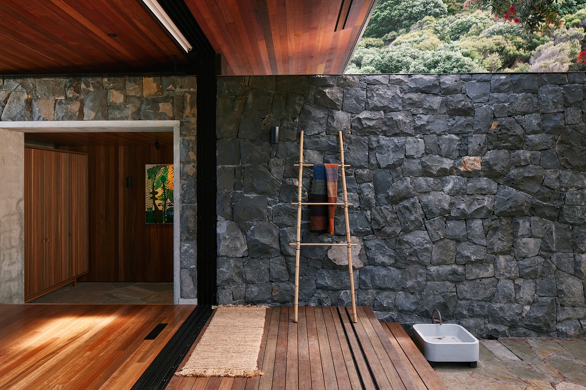 2023 Sir Ian Athfield Award winner: Omata Beach House | Architecture Now