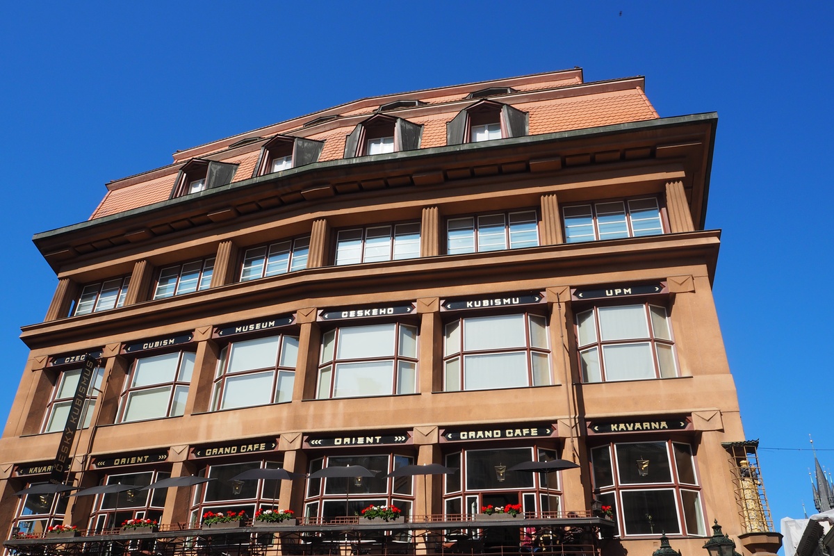 Bohemian and nationalist narratives: The passageways of Prague ...