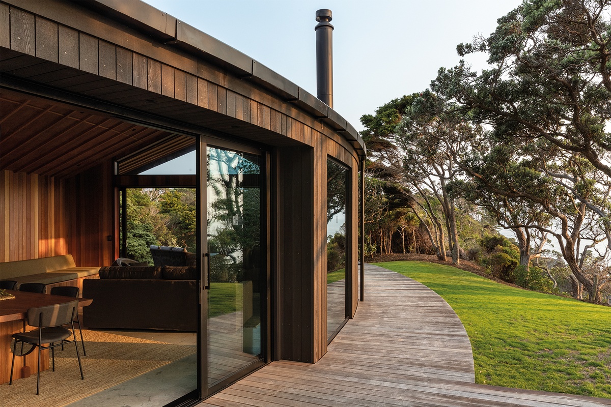 Curved encampment: Bowden House | Architecture Now