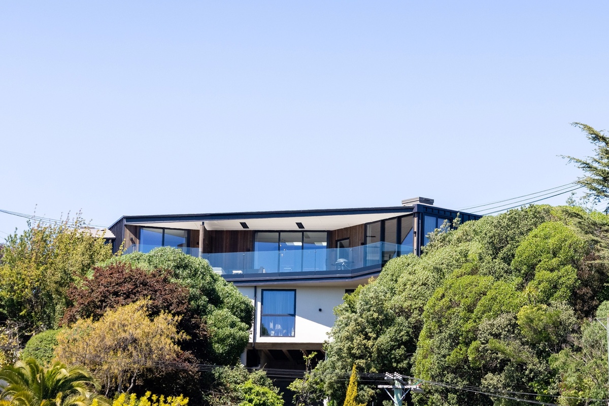 Perched high on the Port Hills | Architecture Now