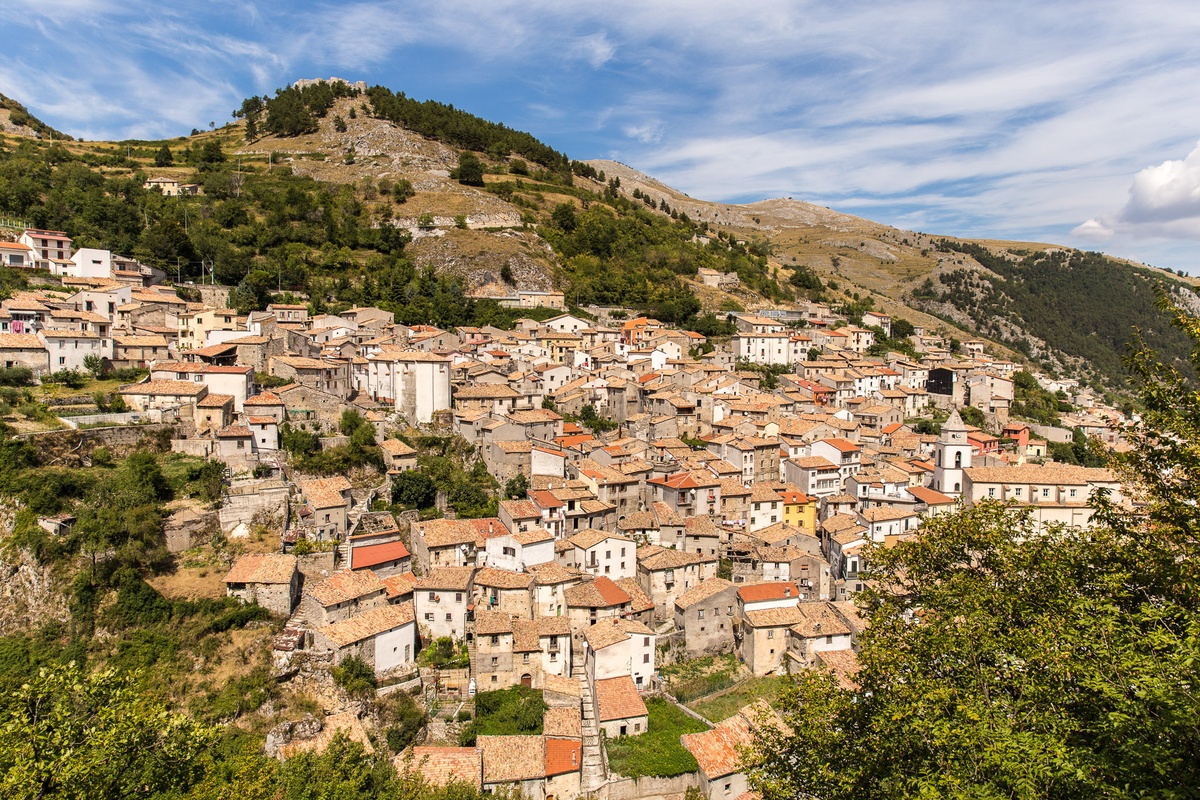 Competition to transform Italian castle into tourist resort ...